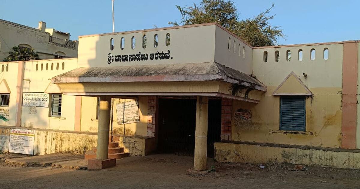 the nargund babasaheb palace building is dilapidated