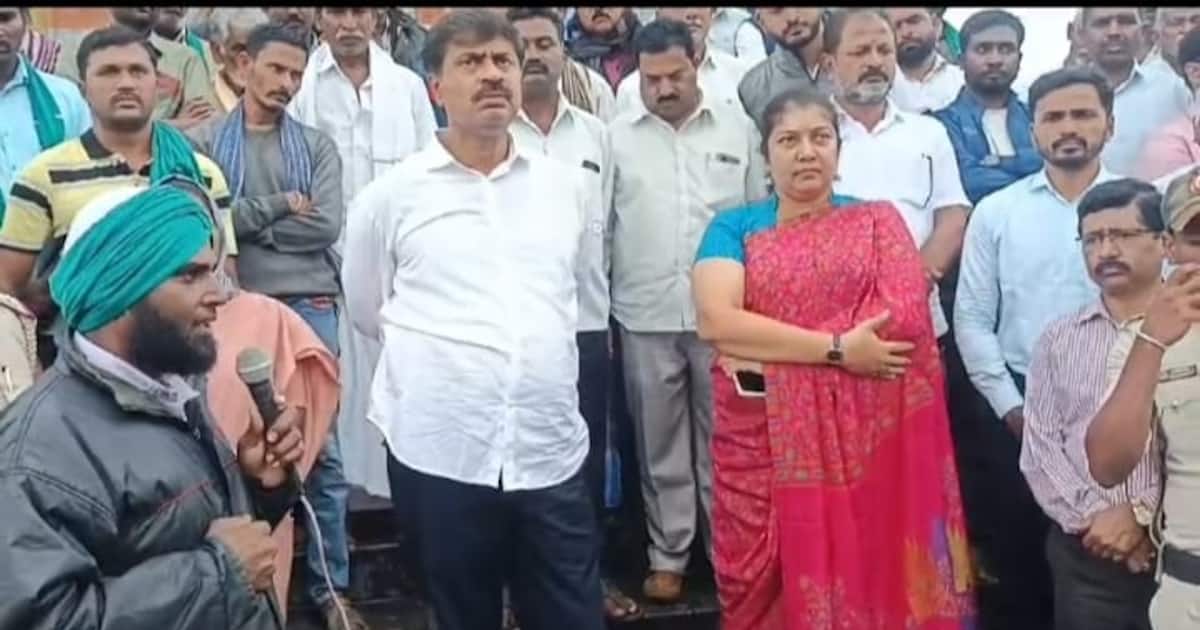 district collector shilpanag and mla manjunath visited sandanapalya in hanur