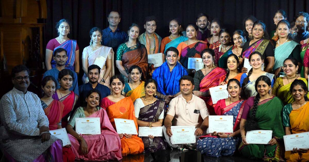guru satyanarayana raju, who meticulously explained the ashtaragamalika varna