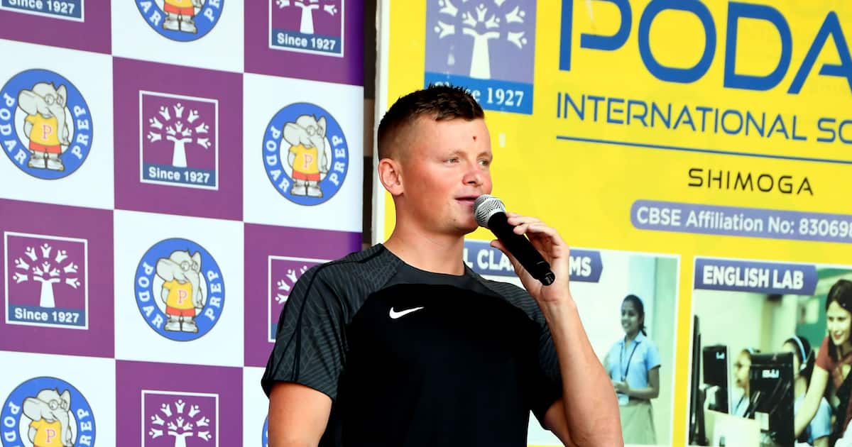famous football player jamie knight visit podar international school