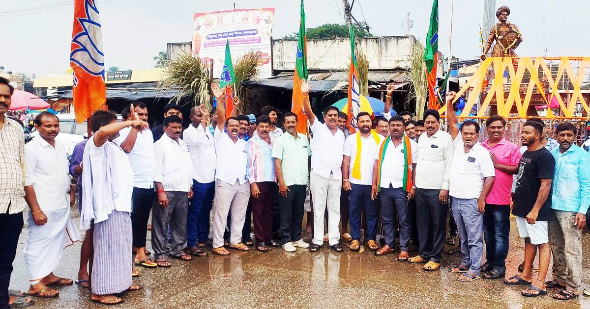 bjp wins in haryana: celebrations in honnali town