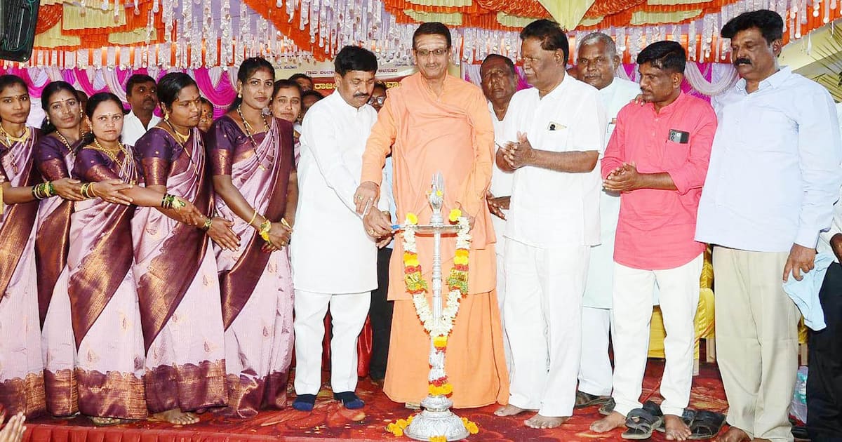 construction of barrage for varada river near kalasur is promised