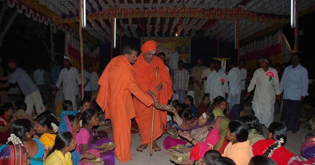 gurubasava swamiji of shirola tontadarya mutt is lingaikya