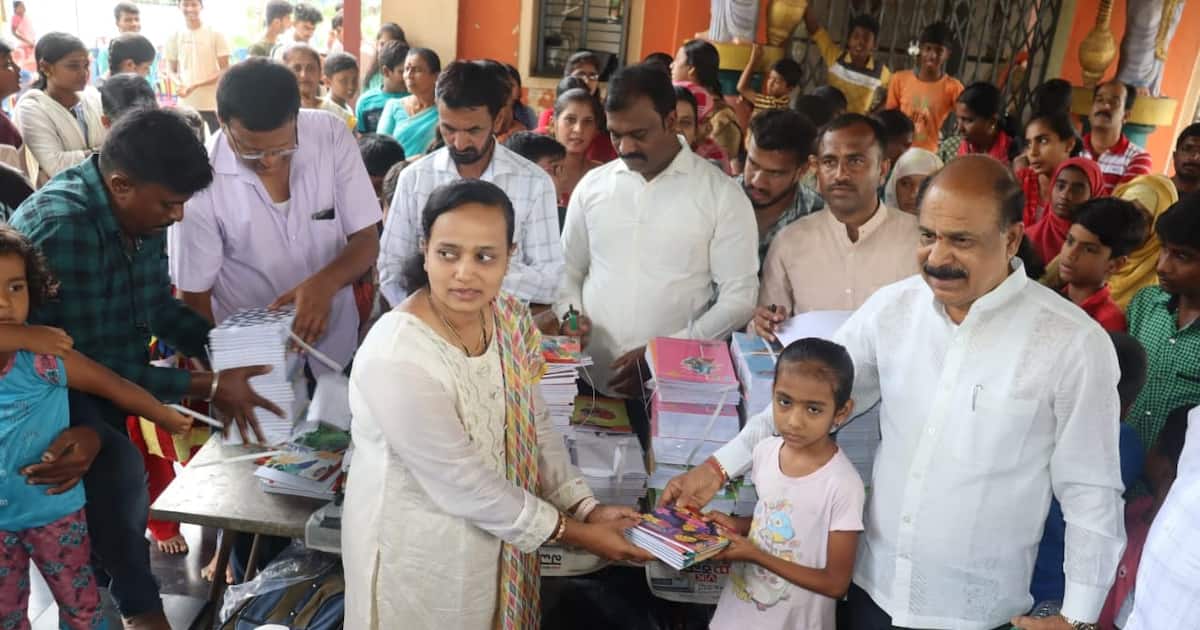 sujatha ramesh doing social work in arasikere