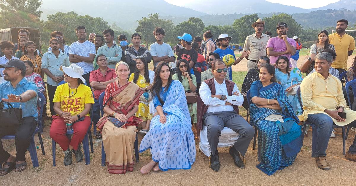 actress srinidhi shetty participated in the gramotsava at esha ...