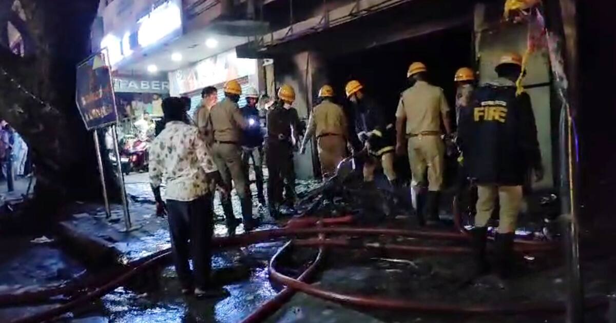 bike show room fire: young woman burned alive