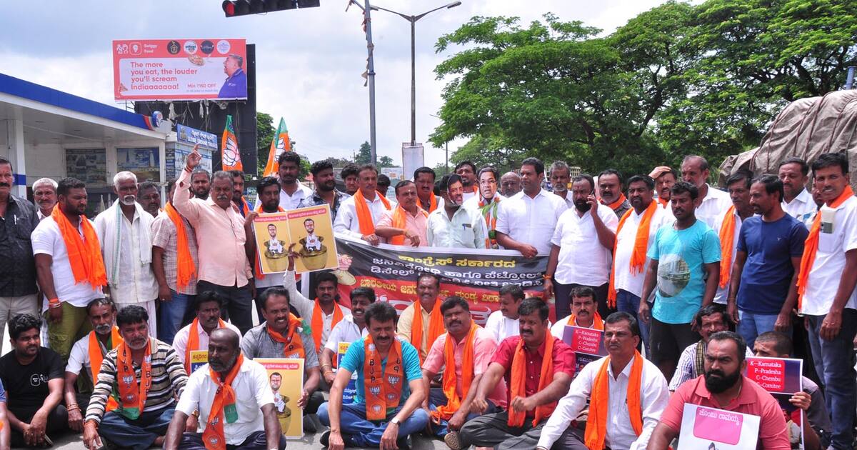 roadblock to protest oil price hike