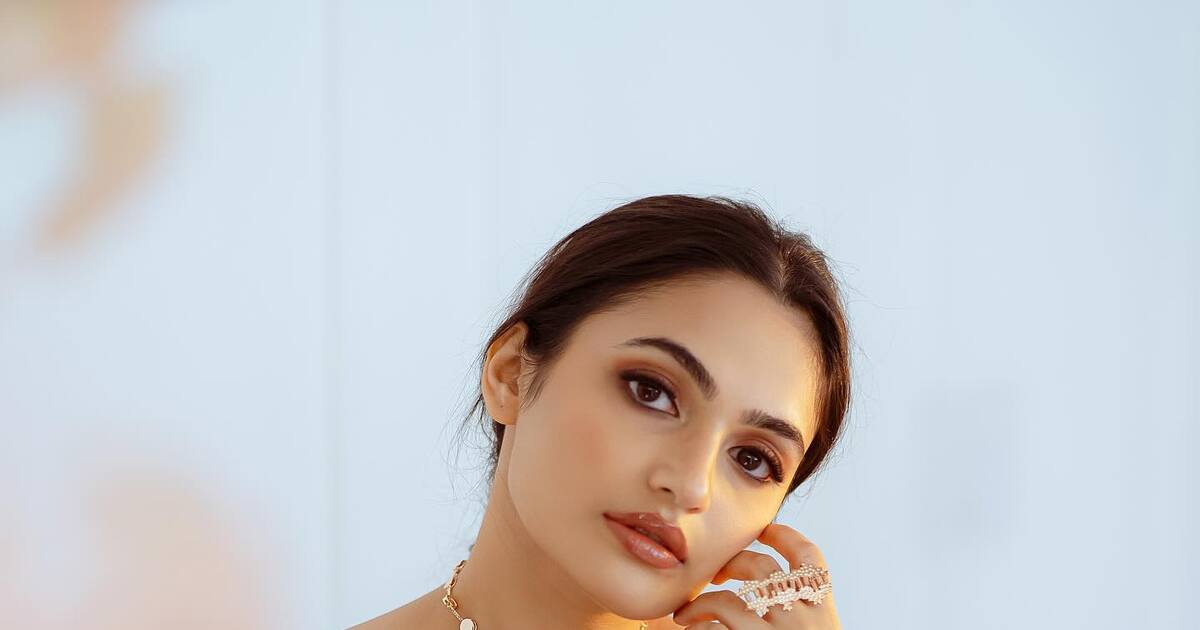 june fame heroine rishika naik interview - june fame heroine rishika naik interview - Asianet ...