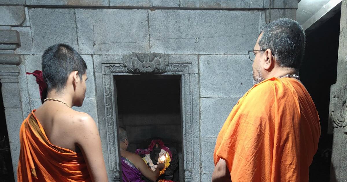 udupi shiruru swamiji visir kasaragodu temples