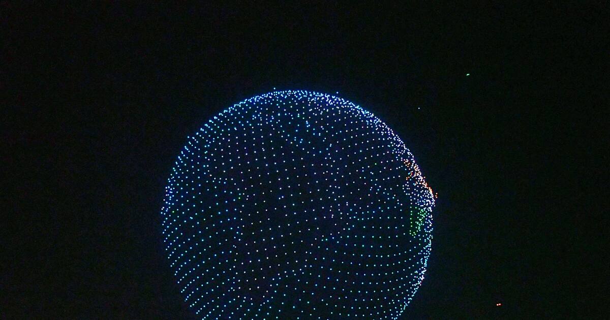 mini drones shine like stars in the sky; 3,000 drones fly ...